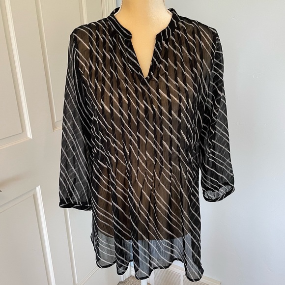 Chico's | Tops | Adorable Sheer Overlay 34 Sleeve Summer Blouse Wtucked ...